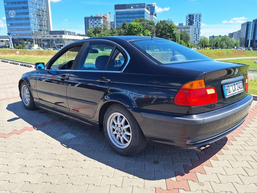 Black BMW 323 1998 in Vilnius, with an engine capacity of 2.49 L and mileage of 212 thousand km for 2850 €, photo 12 on AUTOMOTO.COM.LV