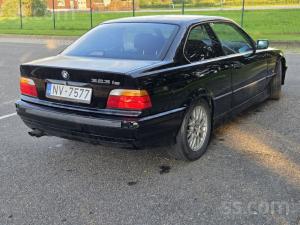 Black BMW 323 1998 in Valmiera, with an engine capacity of 2.50 L and mileage of 146 thousand km for 6900 €, photo 5 on AUTOMOTO.COM.LV