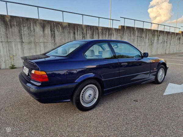 Blue BMW 323 1996 in Vilnius, with an engine capacity of 2.49 L and mileage of 219 thousand km for 14995 €, photo 7 on AUTOMOTO.COM.LV