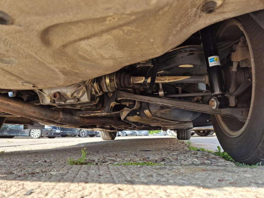 Zils BMW 323 1996 Viļņa, ar dzinēja tilpumu 2.49 L un nobraukumu 219 tūkst. km par 14995 €, foto 49 vietnē AUTOMOTO.COM.LV