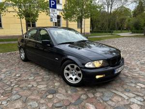 Zils BMW 323 1999 Kuldīga, ar dzinēja tilpumu 2.50 L un nobraukumu 304 tūkst. km par 3690 €, foto  vietnē AUTOMOTO.COM.LV