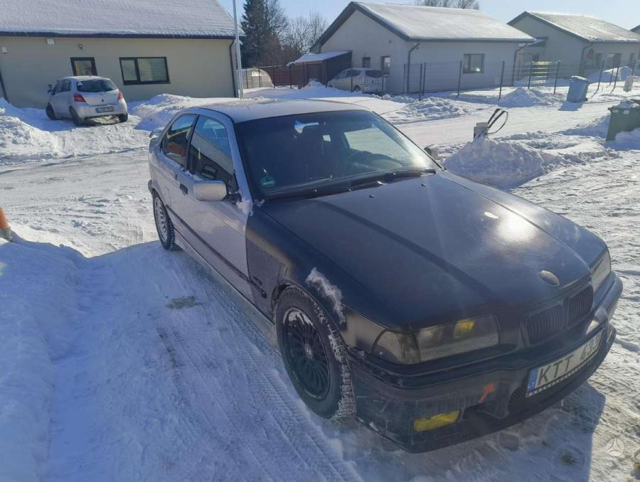 Grey BMW 323 1998 in Kaunas, with an engine capacity of 2.50 L and mileage of 285 thousand km for 2300 €, photo 1 on AUTOMOTO.COM.LV
