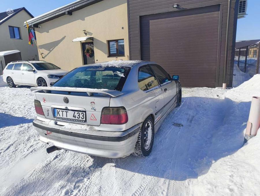 Pelēks BMW 323 1998 Kauņa, ar dzinēja tilpumu 2.50 L un nobraukumu 285 tūkst. km par 2300 €, foto 2 vietnē AUTOMOTO.COM.LV