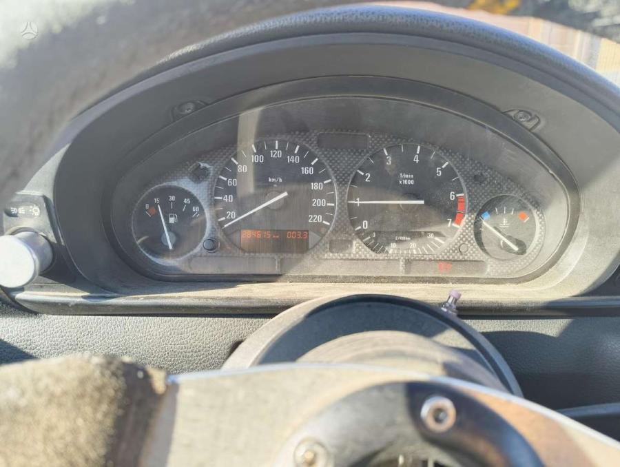Pelēks BMW 323 1998 Kauņa, ar dzinēja tilpumu 2.50 L un nobraukumu 285 tūkst. km par 2300 €, foto 8 vietnē AUTOMOTO.COM.LV
