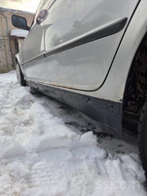 Pelēks BMW 323 1998 Kuldīga, ar dzinēja tilpumu 2.50 L un nobraukumu 358 tūkst. km par 1550 €, foto 6 vietnē AUTOMOTO.COM.LV