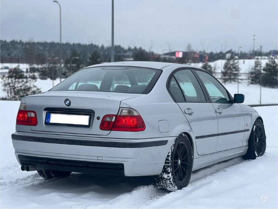 Grey BMW 323 2000 in Vilnius, with an engine capacity of 2.50 L and mileage of 349 thousand km for 2350 €, photo 3 on AUTOMOTO.COM.LV