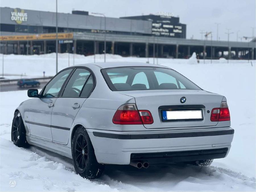 Grey BMW 323 2000 in Vilnius, with an engine capacity of 2.50 L and mileage of 349 thousand km for 2350 €, photo 4 on AUTOMOTO.COM.LV