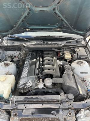 Pelēks BMW 323 1997 Liepāja, ar dzinēja tilpumu 2.00 L un nobraukumu 364 tūkst. km par 2100 €, foto 9 vietnē AUTOMOTO.COM.LV