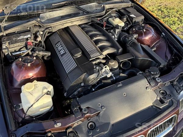 Sarkans BMW 323 1992 Alūksne, ar dzinēja tilpumu 2.50 L un nobraukumu 330 tūkst. km par 4480 €, foto 9 vietnē AUTOMOTO.COM.LV
