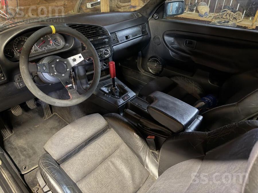 Sarkans BMW 323 1992 Alūksne, ar dzinēja tilpumu 2.50 L un nobraukumu 330 tūkst. km par 4480 €, foto 11 vietnē AUTOMOTO.COM.LV
