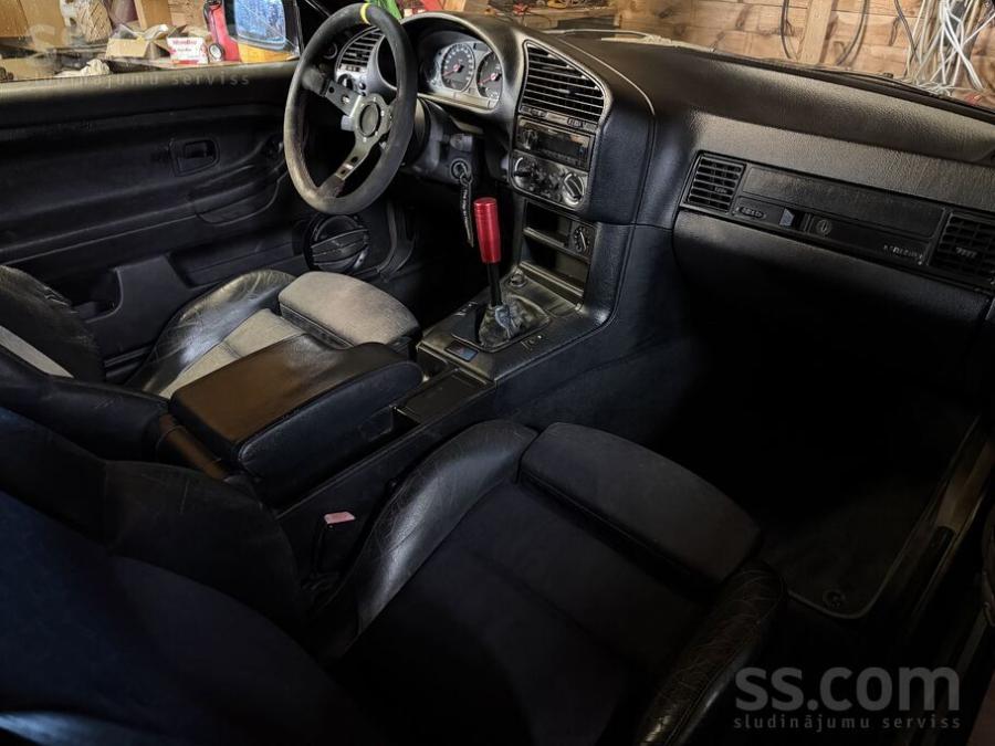 Sarkans BMW 323 1992 Alūksne, ar dzinēja tilpumu 2.50 L un nobraukumu 330 tūkst. km par 4480 €, foto 12 vietnē AUTOMOTO.COM.LV