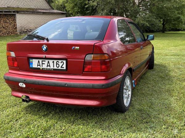 Sarkans BMW 323 2000 Šauļi, ar dzinēja tilpumu 2.49 L un nobraukumu 204 tūkst. km par 2750 €, foto 8 vietnē AUTOMOTO.COM.LV