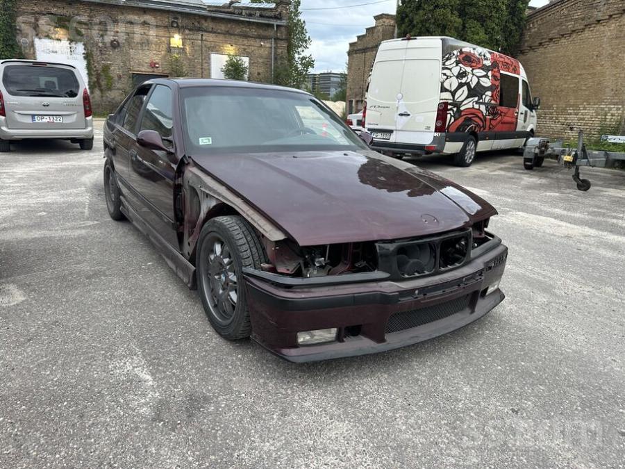 BMW 323 1995 in Riga, with an engine capacity of 2.50 L and mileage of 240 thousand km for 4200 €, photo 3 on AUTOMOTO.COM.LV