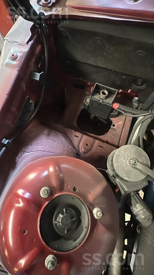 BMW 323 1995 Rīga, ar dzinēja tilpumu 2.50 L un nobraukumu 240 tūkst. km par 4200 €, foto 5 vietnē AUTOMOTO.COM.LV