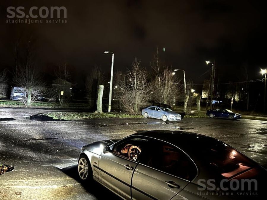 BMW 323 1999 Rīga, ar dzinēja tilpumu 2.50 L un nobraukumu 245 tūkst. km par 5000 €, foto 24 vietnē AUTOMOTO.COM.LV