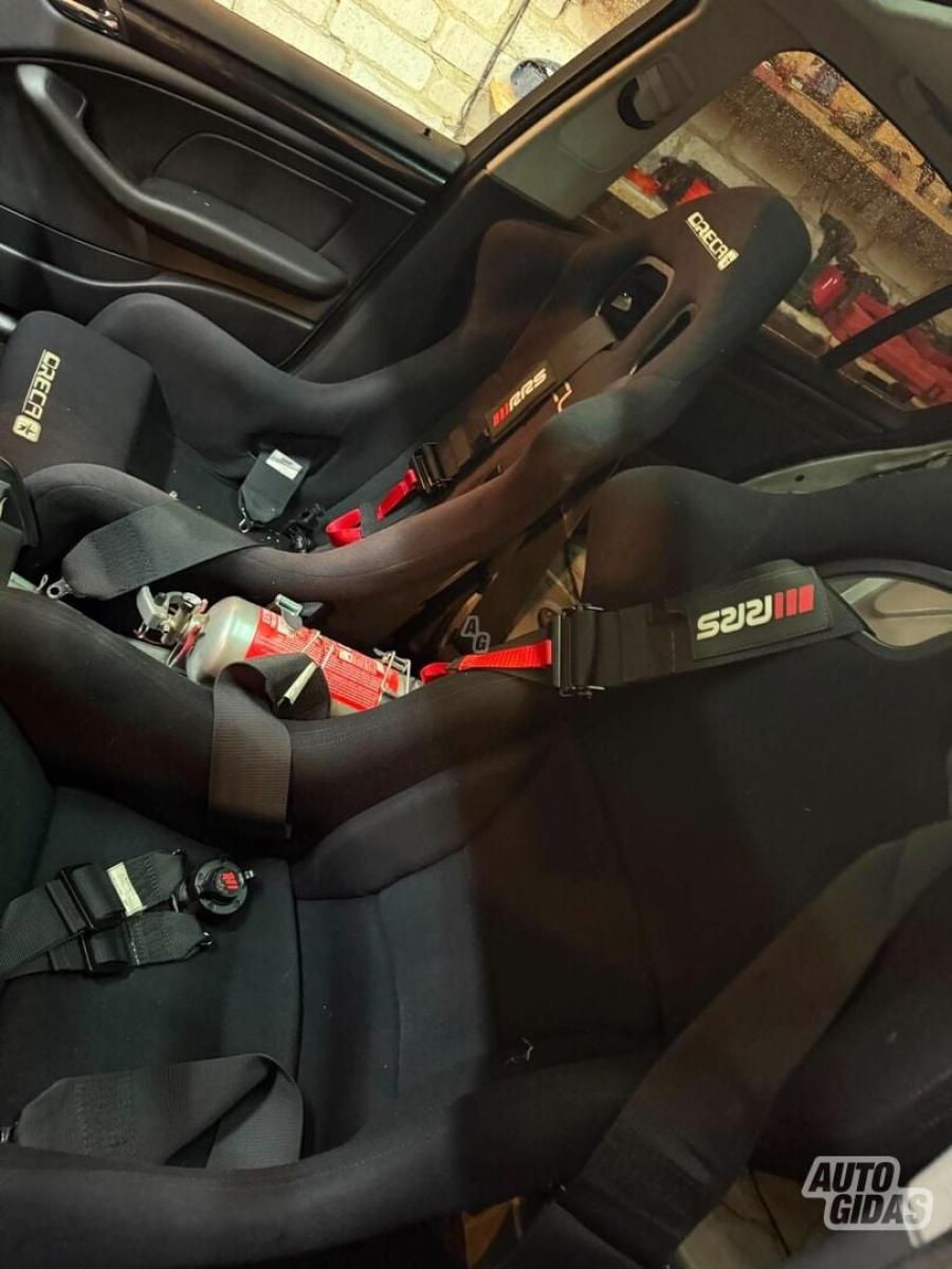BMW 323 2000 Jurbarkas, ar dzinēja tilpumu 2.50 L un nobraukumu 265 tūkst. km par 3999 €, foto 4 vietnē AUTOMOTO.COM.LV