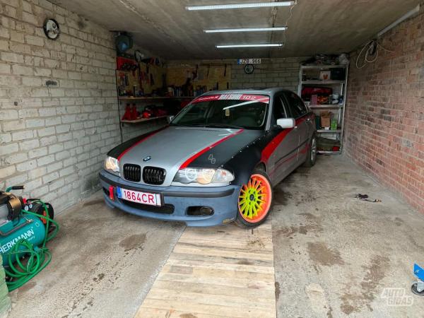 BMW 323 2000 Jurbarkas, ar dzinēja tilpumu 2.50 L un nobraukumu 265 tūkst. km par 3999 €, foto 4 vietnē AUTOMOTO.COM.LV
