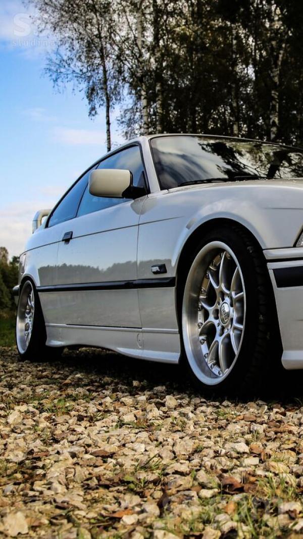 BMW 323 1996 Rīga vietnē Balts BMW 323 1996 Rīga, ar dzinēja tilpumu 2.50 L un nobraukumu 280 tūkst. km par 10000 €, foto 6 vietnē AUTOMOTO.COM.LV