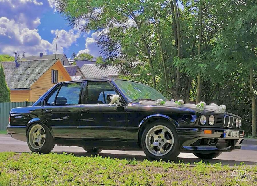 Черный БМВ 324 1990 в Алитус, объемом двигателя 2.40 л и пробегом 400 тыс. км за 6000 €, фото 1 на AUTOMOTO.COM.LV