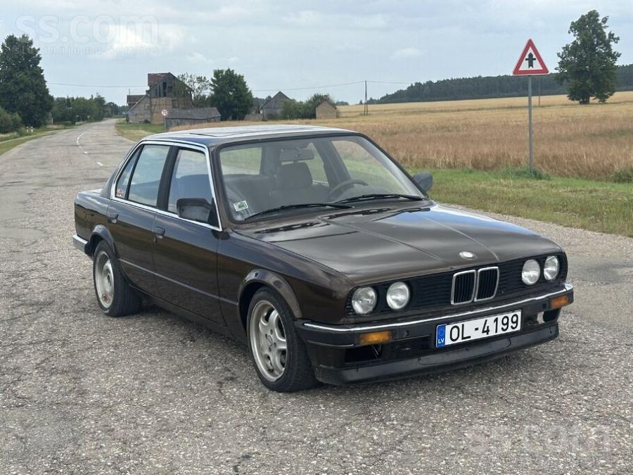 Brown BMW 324 1985 in Jelgava, with an engine capacity of 2.50 L and mileage of 291 thousand km for 5000 €, photo 4 on AUTOMOTO.COM.LV