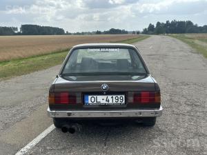 Brown BMW 324 1985 in Jelgava, with an engine capacity of 2.50 L and mileage of 291 thousand km for 5000 €, photo 6 on AUTOMOTO.COM.LV