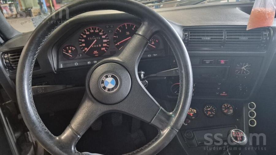 Grey BMW 324 1987 in Gulbene, with an engine capacity of 2.40 L and mileage of 138 thousand km for 9500 €, photo 9 on AUTOMOTO.COM.LV