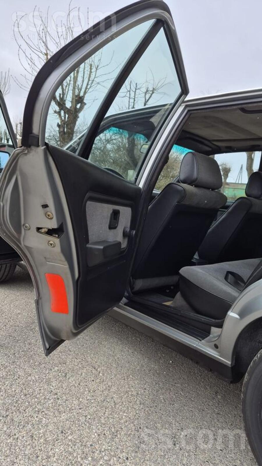 Grey BMW 324 1987 in Gulbene, with an engine capacity of 2.40 L and mileage of 138 thousand km for 9500 €, photo 15 on AUTOMOTO.COM.LV