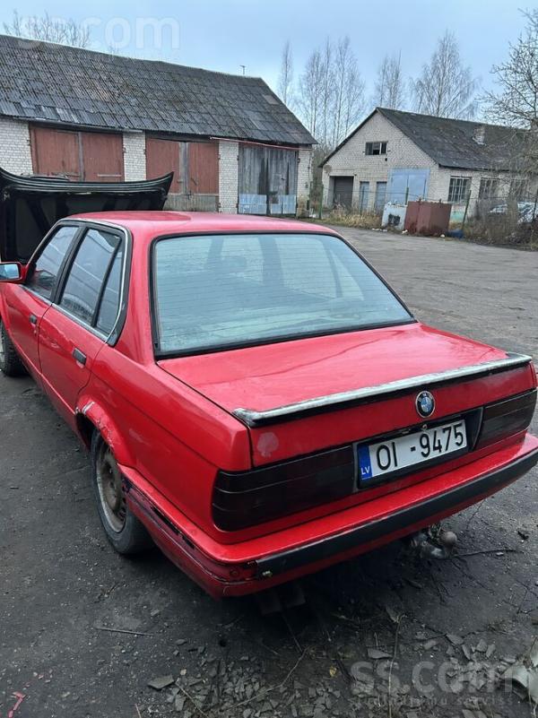 Red BMW 324 1990 in Rezekne, with an engine capacity of 2.50 L and mileage of 329 thousand km for 2250 €, photo 1 on AUTOMOTO.COM.LV