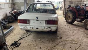 Balts BMW 324 1987 Šauļi, ar dzinēja tilpumu 2.44 L un nobraukumu 335 tūkst. km par 1000 €, foto 4 vietnē AUTOMOTO.COM.LV