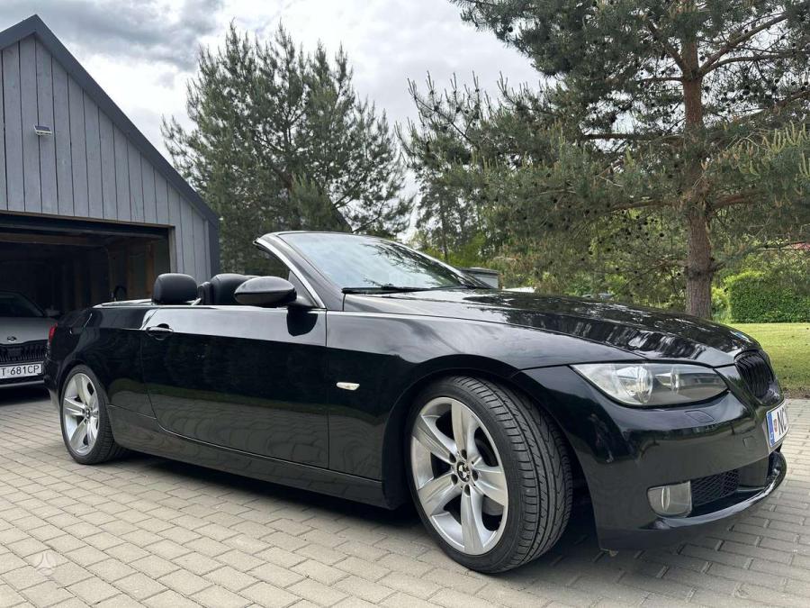 Black BMW 325 2007 in Ukmerge, with an engine capacity of 3.00 L and mileage of 227 thousand km for 9000 €, photo 1 on AUTOMOTO.COM.LV