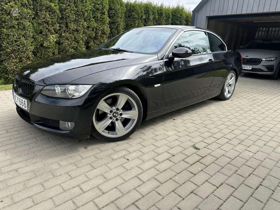 Black BMW 325 2007 in Ukmerge, with an engine capacity of 3.00 L and mileage of 227 thousand km for 9000 €, photo 4 on AUTOMOTO.COM.LV