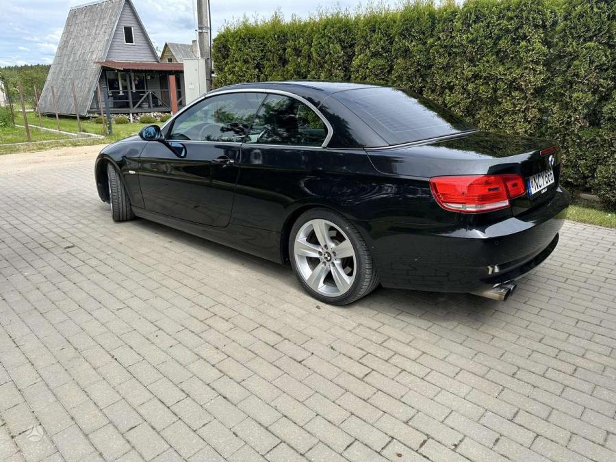 Black BMW 325 2007 in Ukmerge, with an engine capacity of 3.00 L and mileage of 227 thousand km for 9000 €, photo 5 on AUTOMOTO.COM.LV