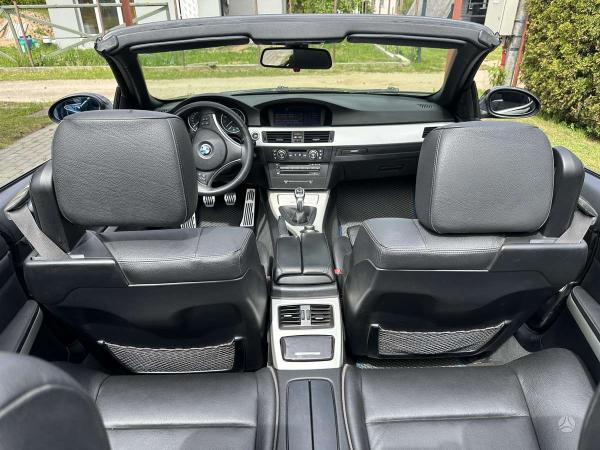 Black BMW 325 2007 in Ukmerge, with an engine capacity of 3.00 L and mileage of 227 thousand km for 9000 €, photo 5 on AUTOMOTO.COM.LV