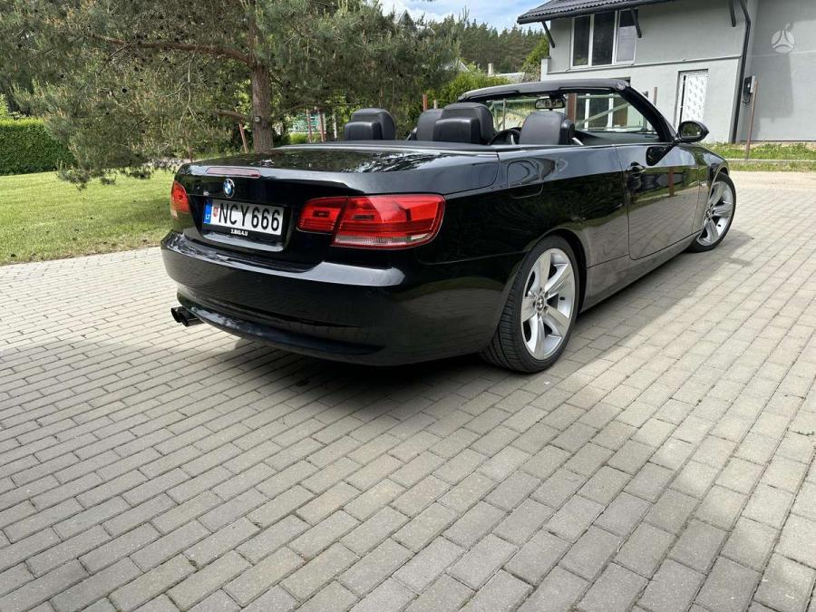 Black BMW 325 2007 in Ukmerge, with an engine capacity of 3.00 L and mileage of 227 thousand km for 9000 €, photo 7 on AUTOMOTO.COM.LV