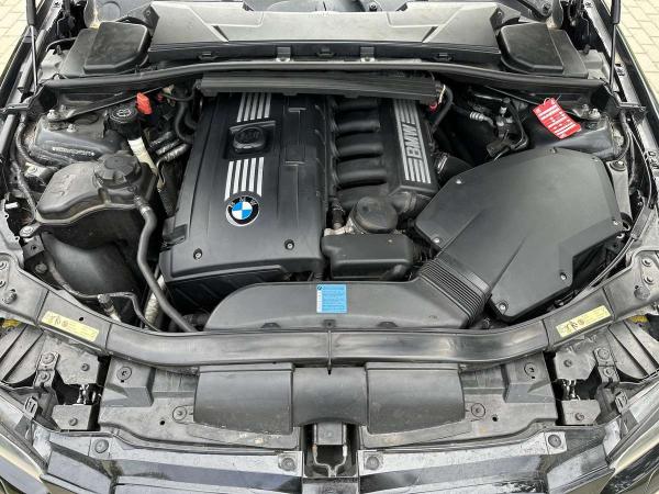 Black BMW 325 2007 in Ukmerge, with an engine capacity of 3.00 L and mileage of 227 thousand km for 9000 €, photo 9 on AUTOMOTO.COM.LV