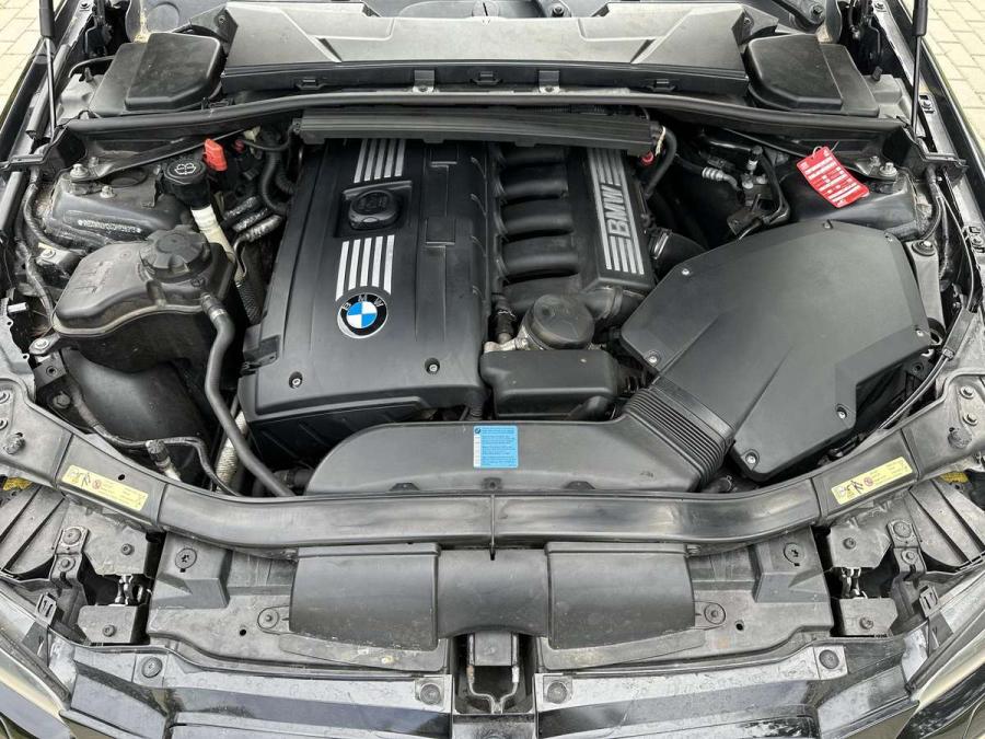 Black BMW 325 2007 in Ukmerge, with an engine capacity of 3.00 L and mileage of 227 thousand km for 9000 €, photo 10 on AUTOMOTO.COM.LV