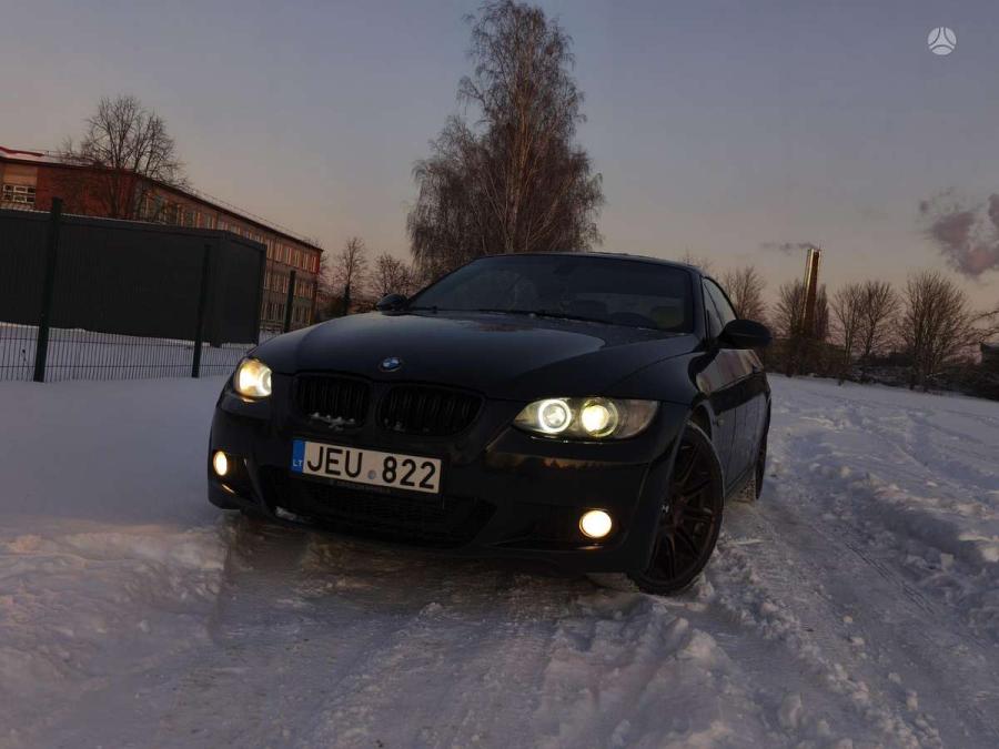 Black BMW 325 2008 in Ukmerge, with an engine capacity of 2.99 L and mileage of 304 thousand km for 5500 €, photo 1 on AUTOMOTO.COM.LV
