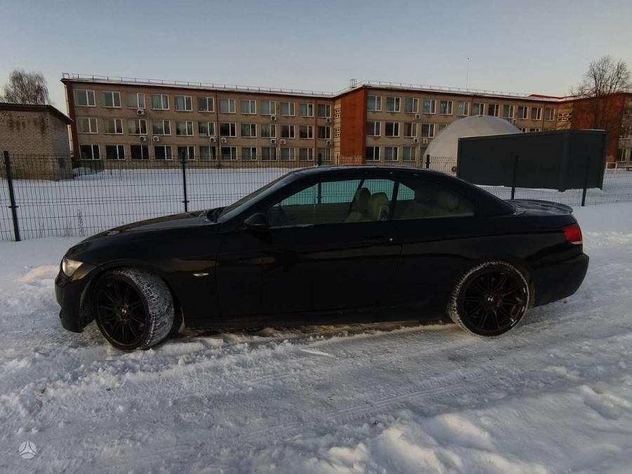 Black BMW 325 2008 in Ukmerge, with an engine capacity of 2.99 L and mileage of 304 thousand km for 5500 €, photo 3 on AUTOMOTO.COM.LV