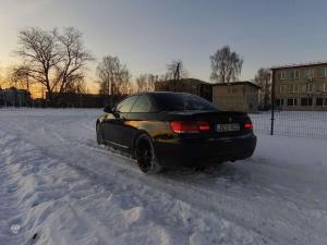 Black BMW 325 2008 in Ukmerge, with an engine capacity of 2.99 L and mileage of 304 thousand km for 5500 €, photo 4 on AUTOMOTO.COM.LV