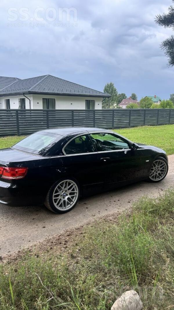 Black BMW 325 2009 in Daugavpils, with an engine capacity of 3.00 L and mileage of 233 thousand km for 9500 €, photo 6 on AUTOMOTO.COM.LV