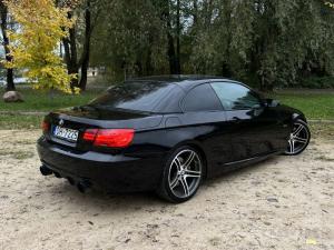 Black BMW 325 2010 in Riga, with an engine capacity of 3.00 L and mileage of 0 thousand km for 13500 €, photo 4 on AUTOMOTO.COM.LV