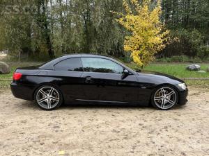 Black BMW 325 2010 in Riga, with an engine capacity of 3.00 L and mileage of 0 thousand km for 13500 €, photo 6 on AUTOMOTO.COM.LV