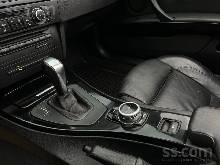 Black BMW 325 2010 in Riga, with an engine capacity of 3.00 L and mileage of 0 thousand km for 13500 €, photo 17 on AUTOMOTO.COM.LV