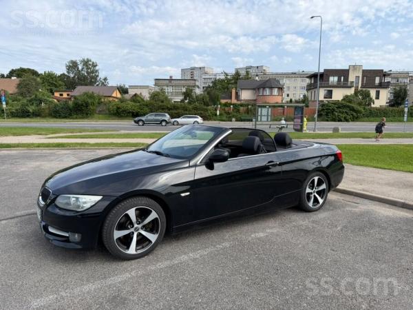 Black BMW 325 2010 in Riga, with an engine capacity of 3.00 L and mileage of 214 thousand km for 9250 €, photo 1 on AUTOMOTO.COM.LV