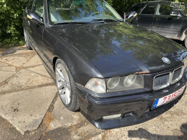 BMW 325 1992 in Vilnius on AUTOMOTO.COM.LV Black BMW 325 1992 in Vilnius, with an engine capacity of 2.50 L and mileage of 330 thousand km for 3800 €, photo 5 on AUTOMOTO.COM.LV