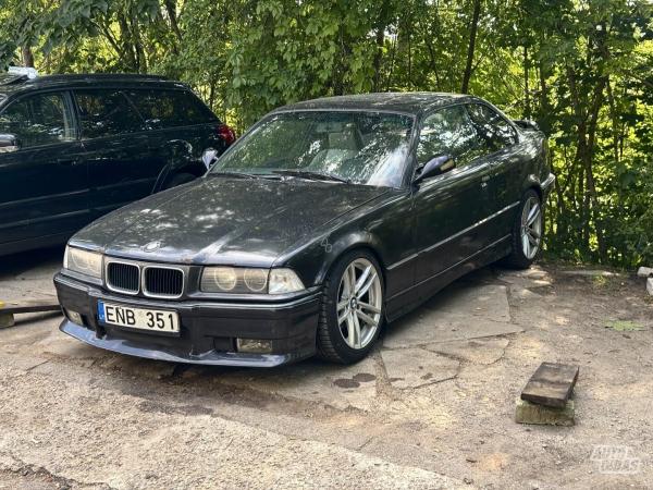 BMW 325 1992 in Vilnius on AUTOMOTO.COM.LV Black BMW 325 1992 in Vilnius, with an engine capacity of 2.50 L and mileage of 330 thousand km for 3800 €, photo 11 on AUTOMOTO.COM.LV