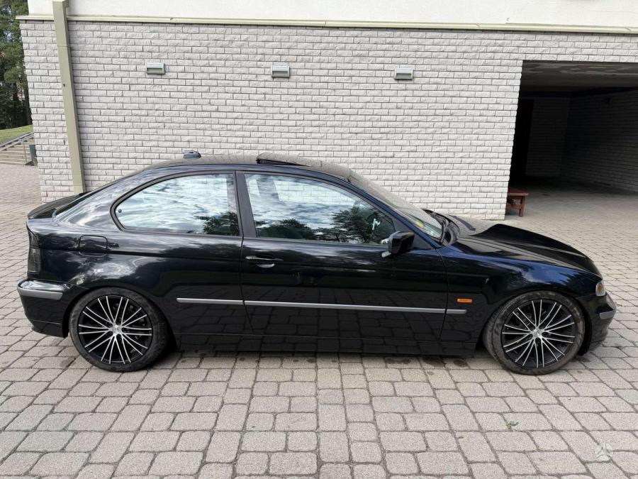 Black BMW 325 2001 in Visaginas, with an engine capacity of 2.50 L and mileage of 253 thousand km for 3250 €, photo 5 on AUTOMOTO.COM.LV
