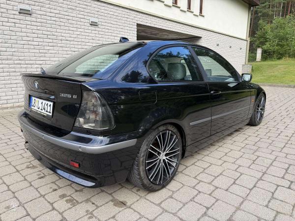 Black BMW 325 2001 in Visaginas, with an engine capacity of 2.50 L and mileage of 253 thousand km for 3250 €, photo 6 on AUTOMOTO.COM.LV