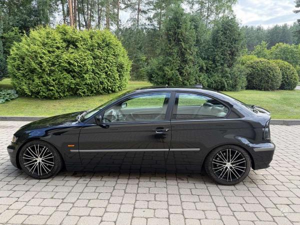 Black BMW 325 2001 in Visaginas, with an engine capacity of 2.50 L and mileage of 253 thousand km for 3250 €, photo 7 on AUTOMOTO.COM.LV