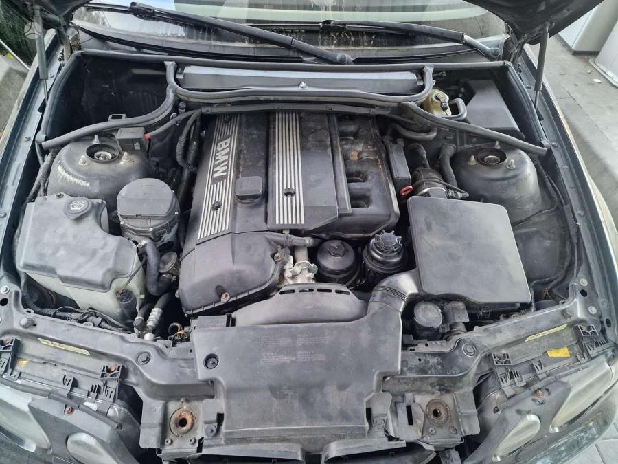 Black BMW 325 2001 in Visaginas, with an engine capacity of 2.50 L and mileage of 253 thousand km for 3250 €, photo 15 on AUTOMOTO.COM.LV